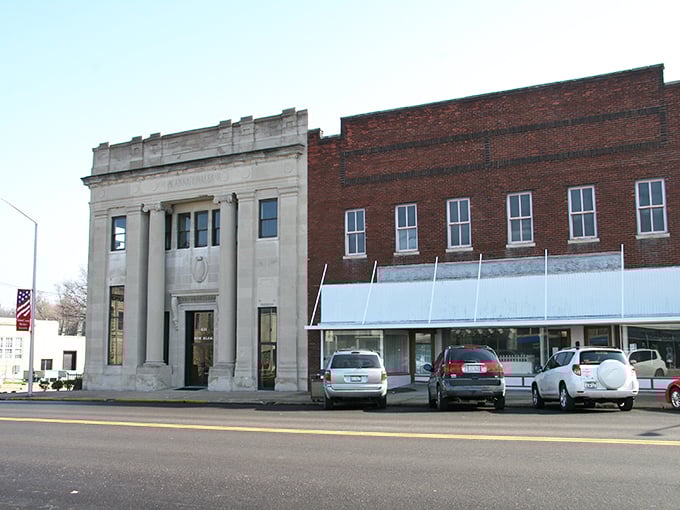 The courthouse in Mount Carmel has probably heard more small-town secrets than a hairdresser with a 40-year career and excellent memory.