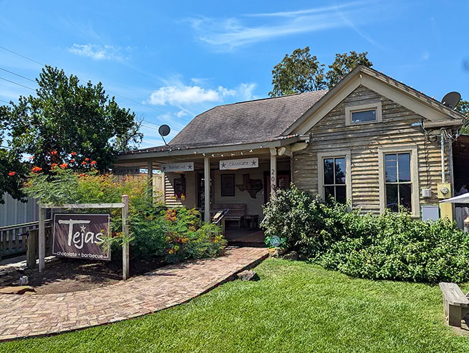 A quaint house transformed into a temple of smoke and cocoa. Tejas proves great things come in unexpected packages.