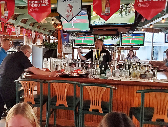 The bar at Billy's isn't just serving drinks&mdash;it's hosting a nightly convention of seafood enthusiasts solving the world's problems one beer at a time.