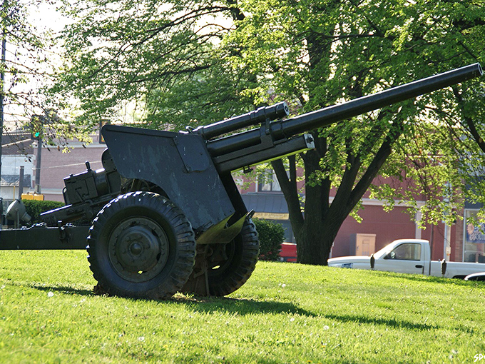 This cannon reminds visitors of Boonville's historical significance while giving parents something to threaten their kids with during meltdowns.