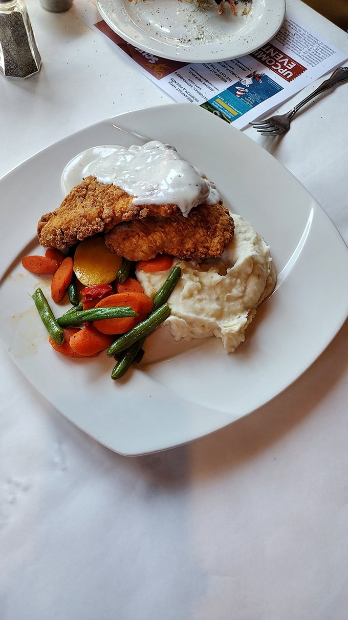 Country-fried steak with cream gravy that would make your Southern grandmother nod in approval, served with vegetables that actually taste like vegetables.