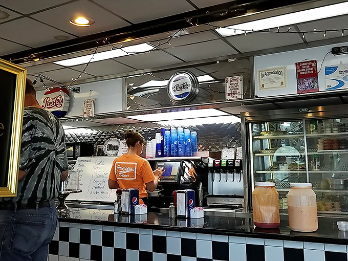 Behind this checkered counter, culinary dreams come true. The staff works with the precision and speed of a well-oiled classic car engine.