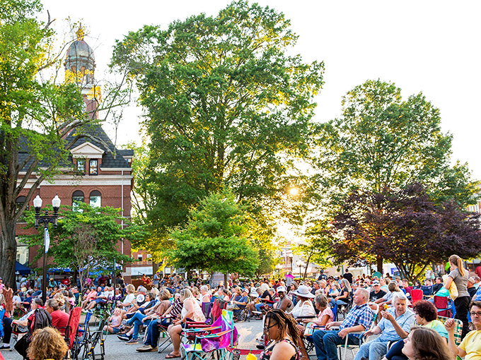 The courthouse in winter looks like it belongs on a holiday card &ndash; the kind your organized friends somehow manage to mail before December 20th. 