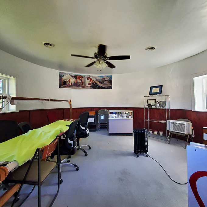 The interior may be modest, but it's filled with the rich aroma of history&mdash;a circular room where decades of road trip memories have percolated.