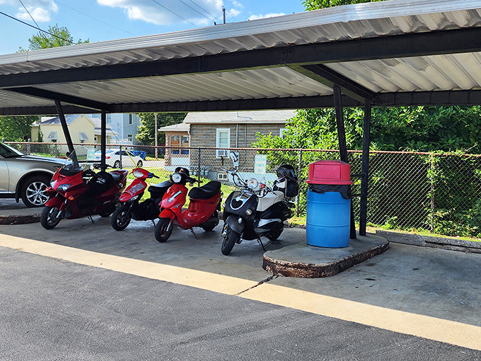Even the scooter crowd knows&mdash;when the chicken craving hits, Fast Eddie's is worth the ride from anywhere.