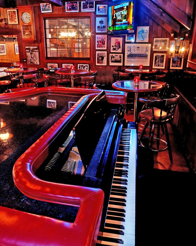 A piano bar where Frank Sinatra would feel right at home. Those framed photos on wood-paneled walls have witnessed countless toasts and special occasions.