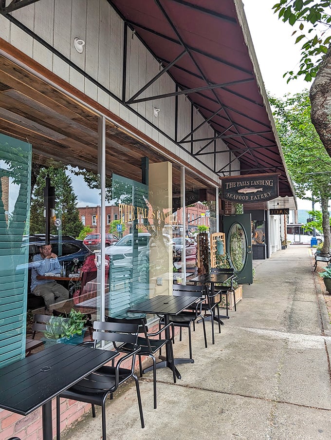 The Falls Landing's sidewalk seating lets you enjoy mountain cuisine while participating in the time-honored small-town tradition of people-watching.