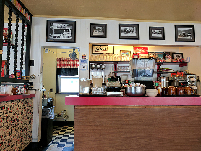 At the counter, where magic happens with methodical efficiency &ndash; no molecular gastronomy, just the reassuring rhythm of spatulas and sizzling grills.