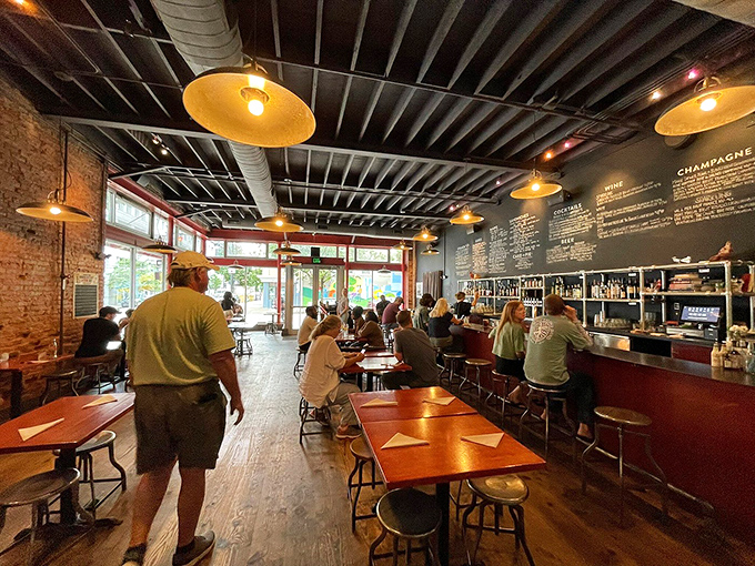 The dining room hums with the sound of happiness &ndash; or maybe that's just people trying not to moan with pleasure between bites.