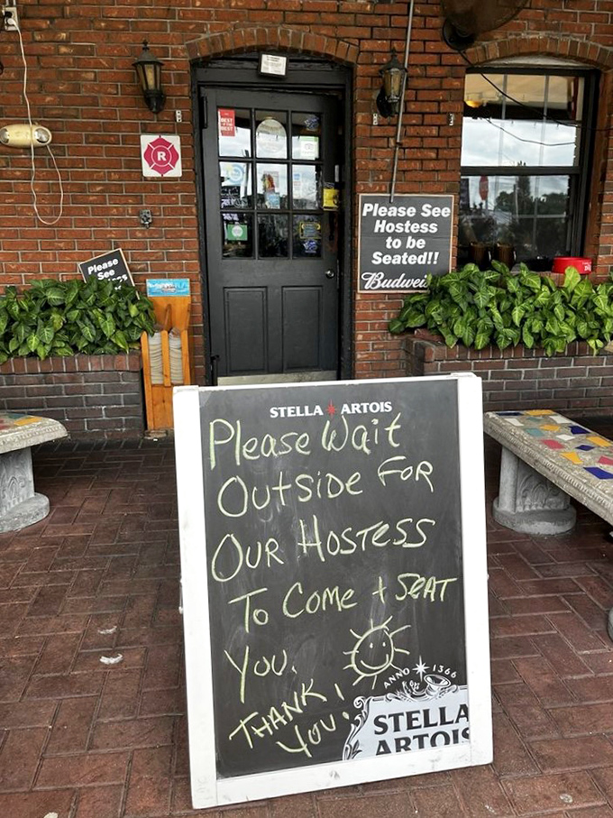 "Please wait to be seated" might be the hardest instruction to follow when burger aromas are already teasing your senses.