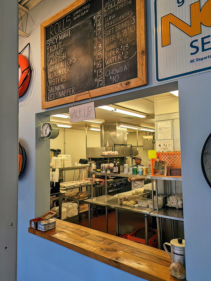 The pick-up window offers a glimpse into seafood paradise. Like peeking through the gates of heaven, if heaven smelled like perfectly fried fish.