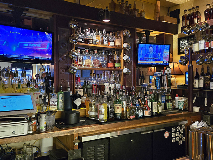 The well-stocked bar promises craft cocktails and cold beers to complement every comfort food craving on the menu. 