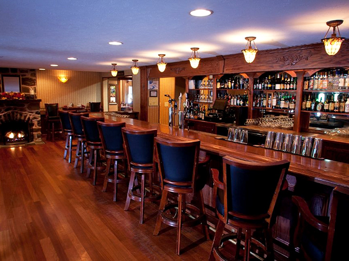 A bar that Hemingway would approve of&mdash;gleaming wood, amber lighting, and the promise of stories waiting to unfold over perfectly poured drinks.