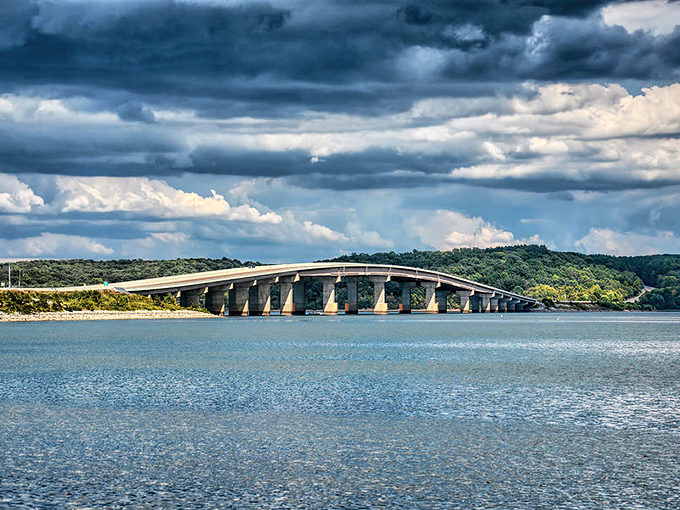 The graceful arch of the Kentucky Lake bridge connects more than just shorelines &ndash; it's the gateway to some of Tennessee's most spectacular water recreation. 