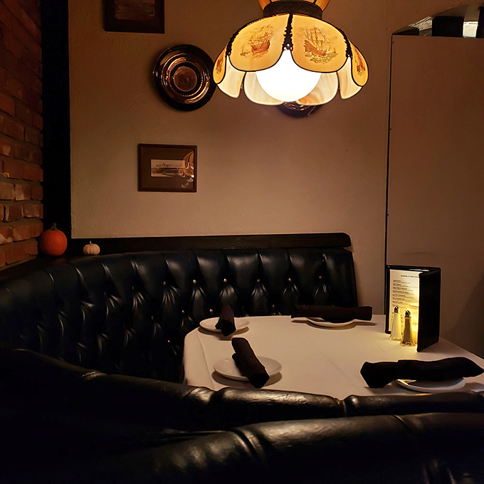 The kind of intimate booth where you start with a business dinner and end with solving all the world's problems over dessert.