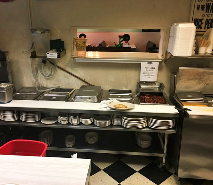Behind the scenes, the kitchen's organized chaos reveals where the magic happens. No molecular gastronomy here&mdash;just solid cooking that satisfies the soul.