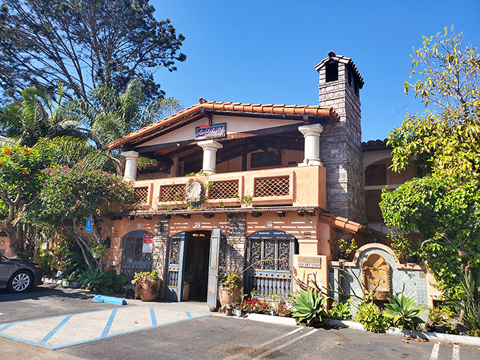 Les Artistes Inn brings Mediterranean romance to California shores&mdash;the kind of place that makes you want to write postcards nobody will ever receive.