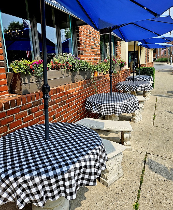 The sidewalk seating with its checkered tablecloths and flower boxes doesn't just say "eat here"&mdash;it practically sings it.