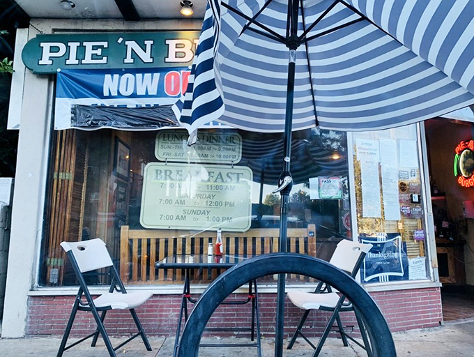 Even the outdoor seating maintains that mid-century charm&mdash;blue-striped umbrellas offering shade while you contemplate a second slice of pie.