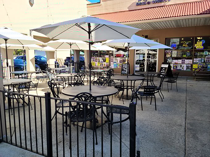 Al fresco dining for those who want to maintain their vitamin D levels while consuming sublime sandwiches. Nature and nurture in perfect balance.