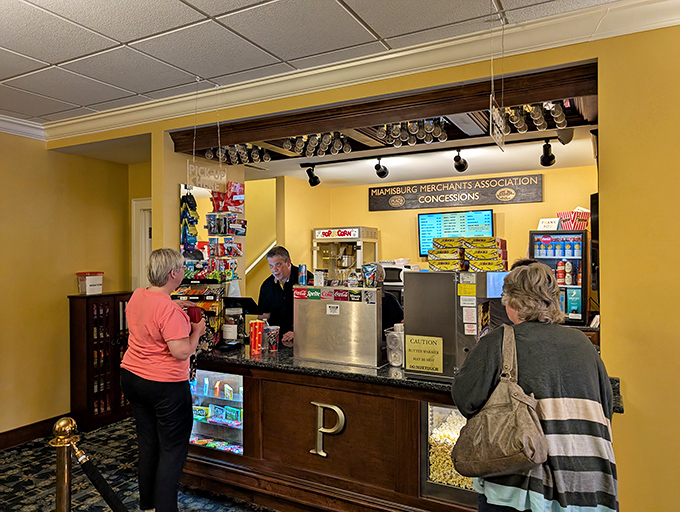 The concession stand bears the signature "P" for Plaza&mdash;and possibly for "prices that won't require a second mortgage" unlike those chain theaters.