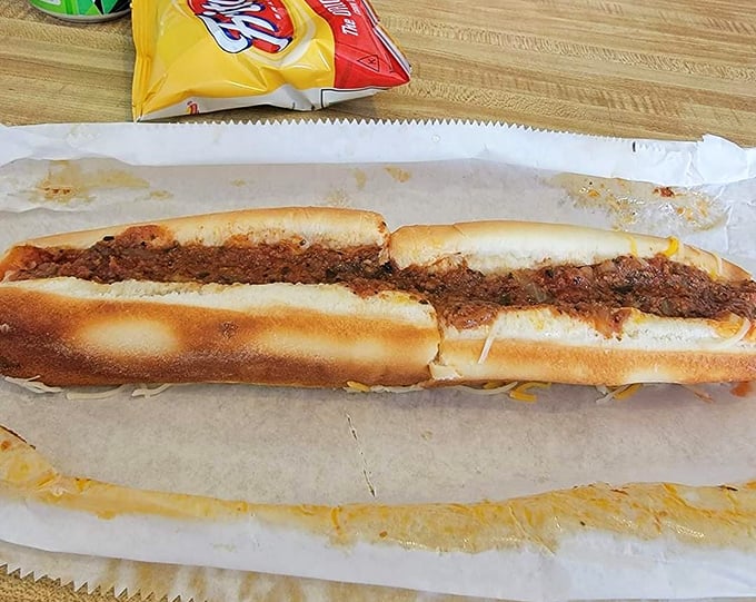 This foot-long masterpiece doesn't need fancy toppings to impress &ndash; just like how the best conversations don't need big words.