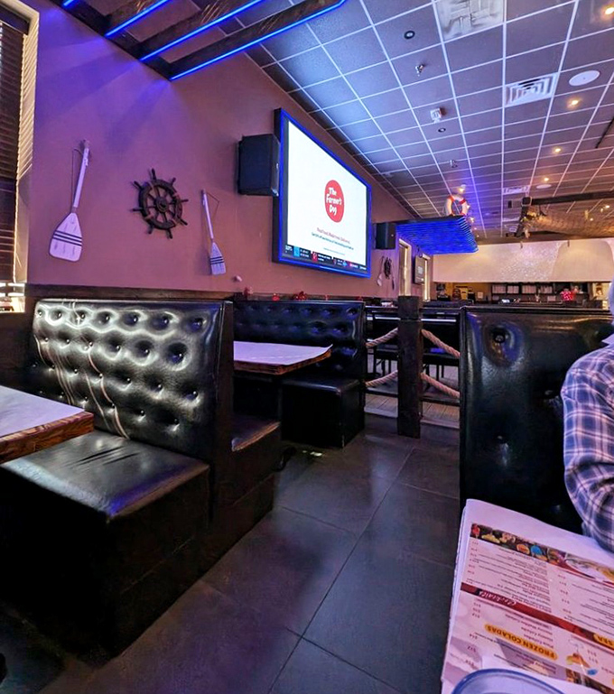 These booths have witnessed countless first dates, family celebrations, and the wide-eyed wonder of seafood boil first-timers.