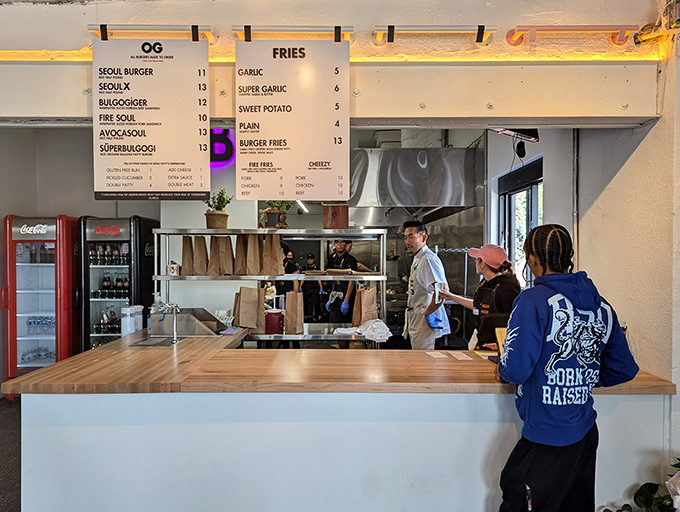 The moment of anticipation: waiting at the counter while burger alchemy happens just feet away. Good things come to those who order.