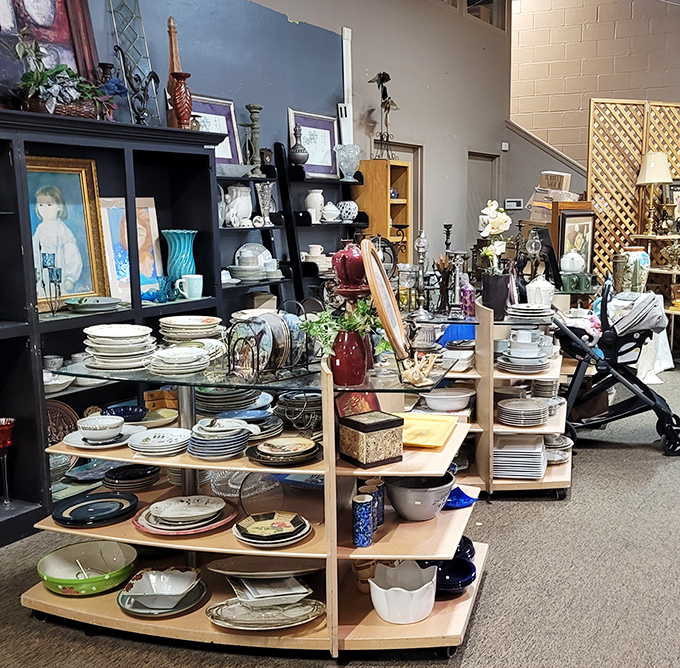 Dish paradise for the eclectic entertainer. Mix-and-match place settings that make dinner conversations more interesting before they even begin.