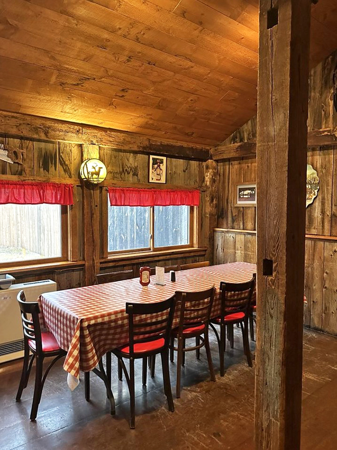 Red-checkered tablecloths and wooden walls create the quintessential New Hampshire dining nook. Norman Rockwell would reach for his paintbrush immediately.
