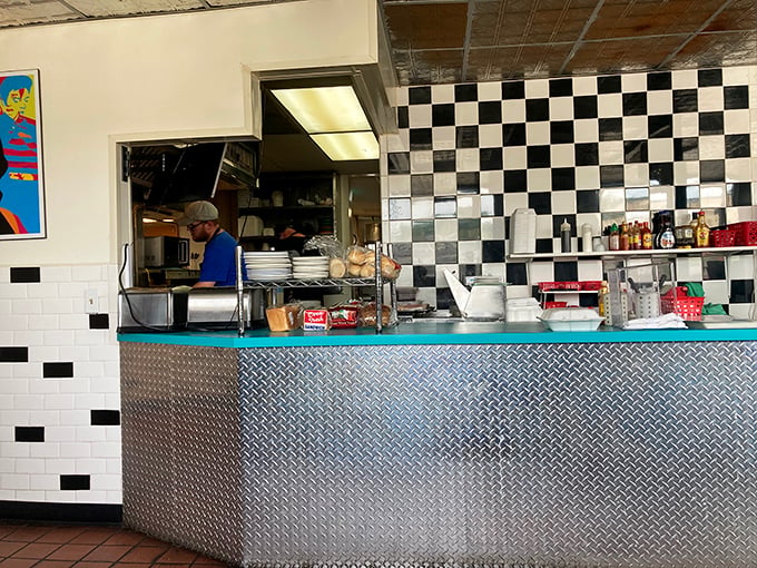 Behind the diamond-plate counter, culinary magic happens without pretense &ndash; just decades of know-how and well-seasoned equipment.