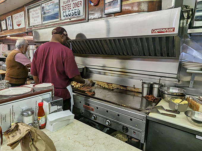 Where short-order cooking becomes performance art&mdash;these kitchen veterans can flip eggs and memories with equal skill.