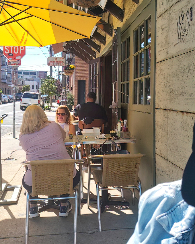 Sidewalk seating that lets you people-watch while you pancake-devour&mdash;the ultimate Philadelphia breakfast multitasking experience.