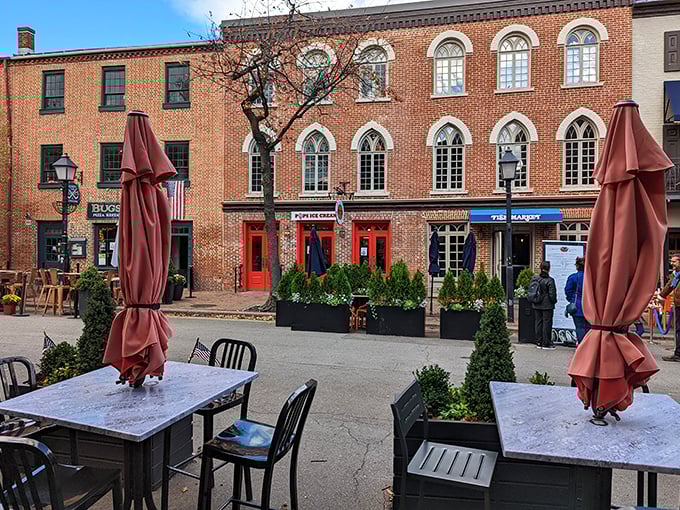 Al fresco tables just steps from historic brick facades&mdash;Alexandria's charm and Pop's ice cream create the perfect pairing for memory-making.