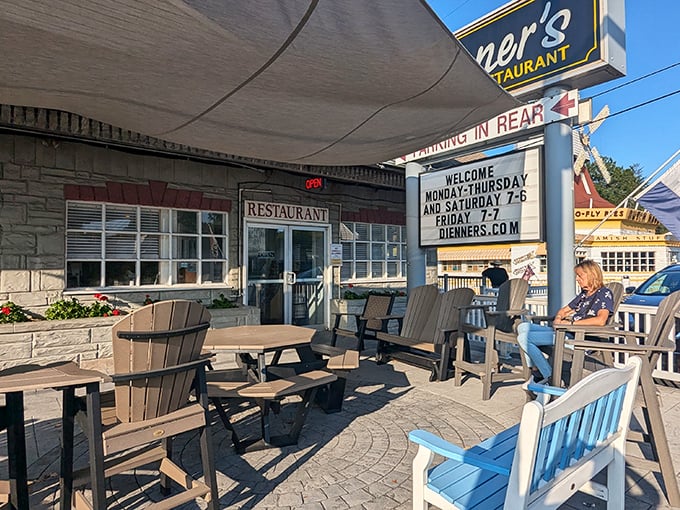 Outdoor seating where you can watch Amish buggies roll by while enjoying your coffee. Better than any entertainment system a chain restaurant could install.