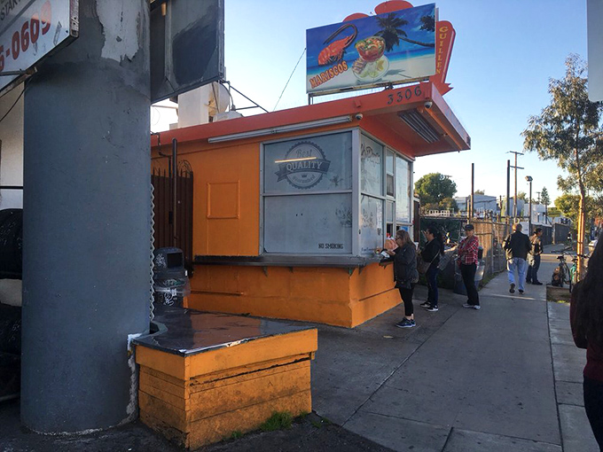 The line forms for a reason. As my grandmother used to say, "The best food comes from places where you stand before you sit."