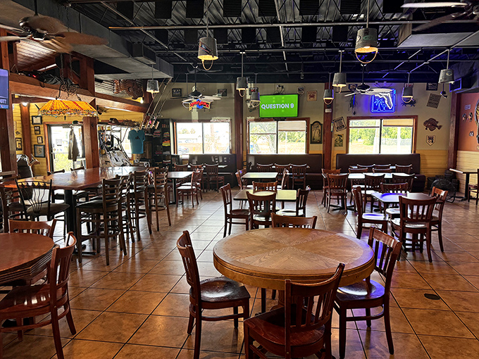 Empty tables that won't stay that way for long. The calm before the delicious storm of seafood enthusiasts who know where the good stuff is.