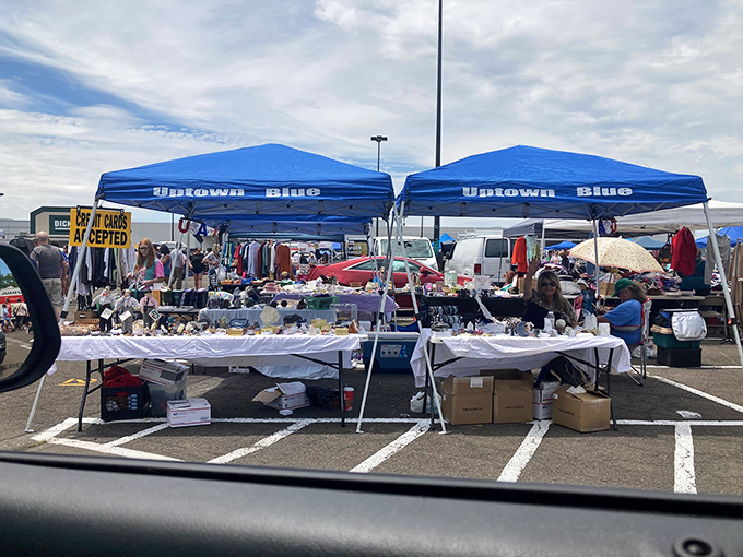 Franklin Mills brings the flea market magic to the big city. No countryside required for these urban treasures.