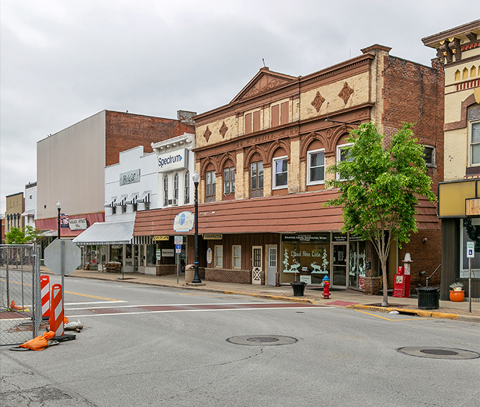 These storefronts have weathered economic ups and downs with the resilience of Midwesterners facing tornado warnings&mdash;they're still standing and looking good doing it.