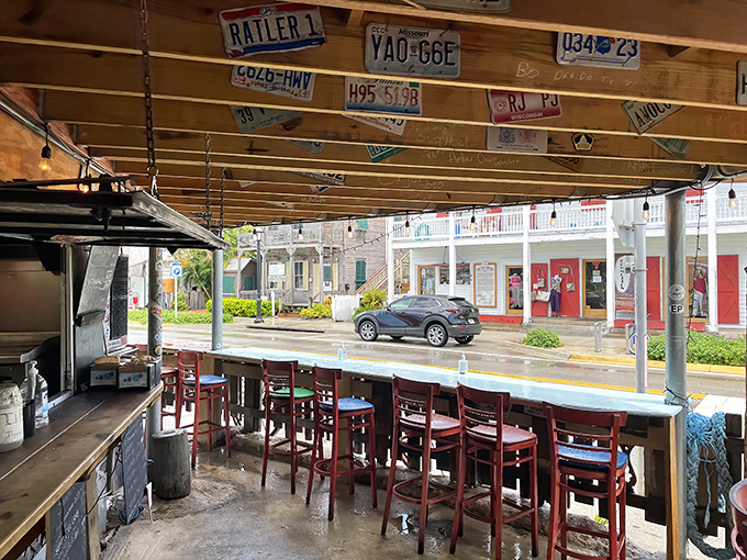 Front-row seats to Caroline Street life. These counter spots offer prime people-watching with a side of seafood excellence.