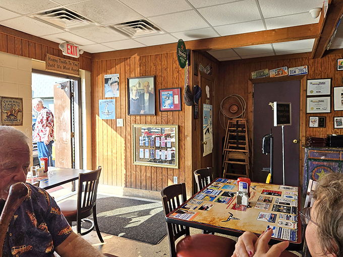 Those booth seats have absorbed decades of great conversations, belly laughs, and the occasional "mmm" of burger-induced bliss.