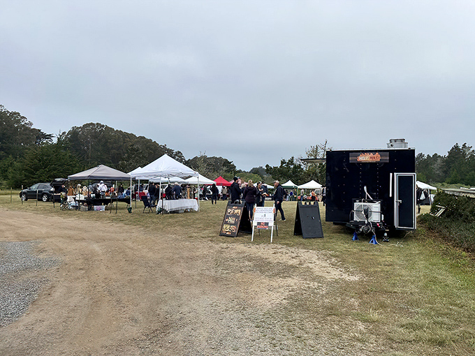 Ginochio's Kitchen draws crowds who understand that standing in line for exceptional food isn't waiting – it's anticipation with purpose.