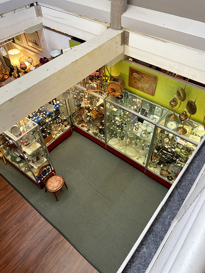 Looking down on treasure hunters from above reveals the magnificent multi-level layout where you could literally spend days exploring every corner.
