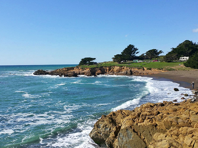 Rocky outcroppings create nature's infinity pools as waves crash against Cambria's sculptural shoreline&mdash;no filter needed for this view.