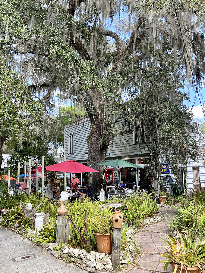 This unassuming building probably serves better comfort food than any place with a celebrity chef's name on the awning. 