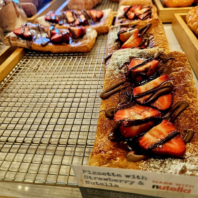 This strawberry and Nutella pizzetta proves that flatbread can absolutely be dessert – a sweet pizza experience that Italy might raise an eyebrow at but your taste buds will celebrate.