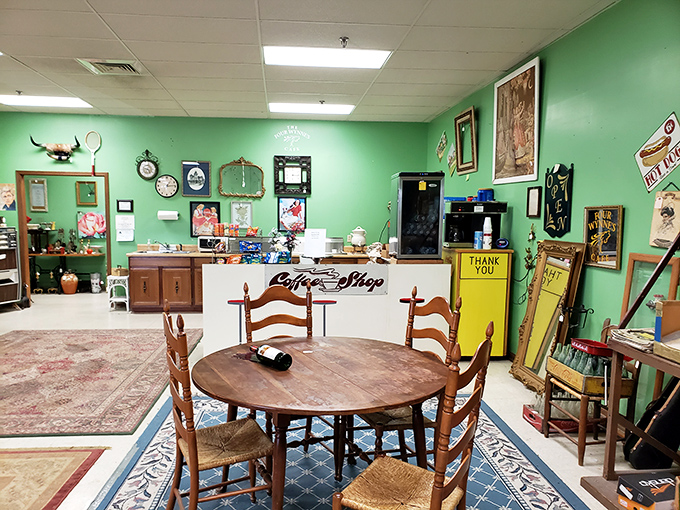 Even treasure hunters need a coffee break. This charming rest area lets you contemplate your potential purchases in comfort.