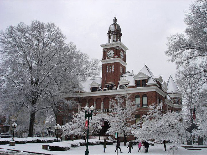 Paris's historic courthouse square hosts summer concerts where lawn chairs become prime real estate and strangers become friends over shared tunes. 