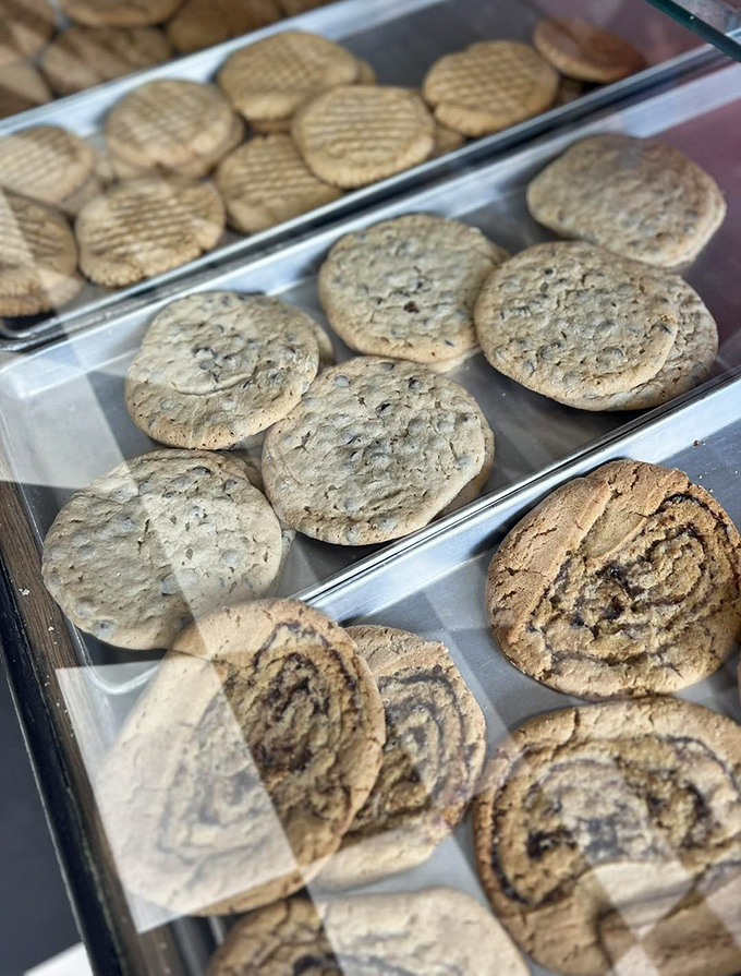 Cookie trays offering choices that would stump Solomon himself. The correct answer is "I'll take one of each."