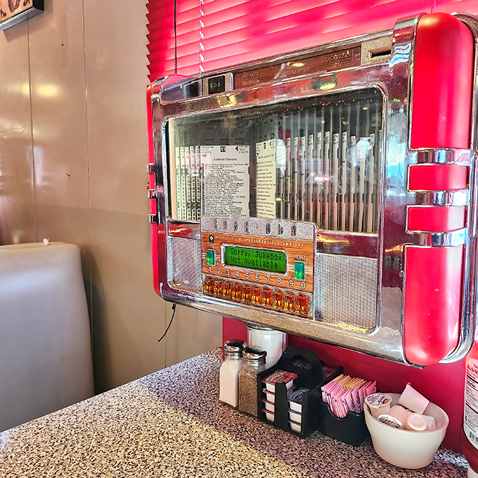 Tabletop jukebox brings the soundtrack of America's golden age right to your booth for authentic atmosphere.